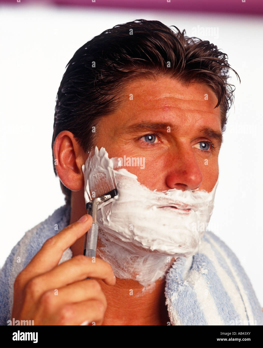 Man shaving hi-res stock photography and images - Alamy