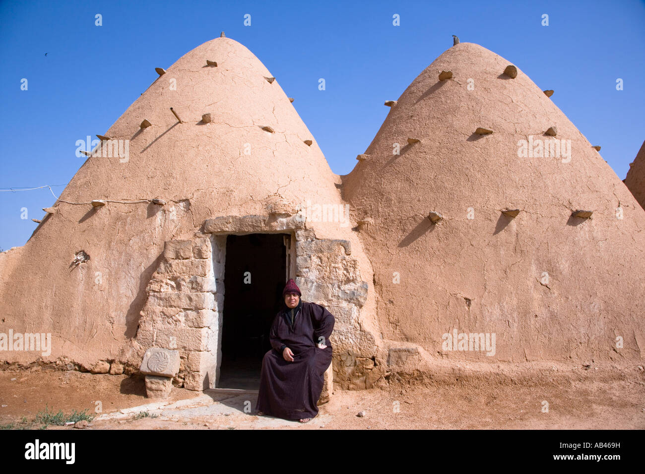 Mud hut syria hi-res stock photography and images - Alamy