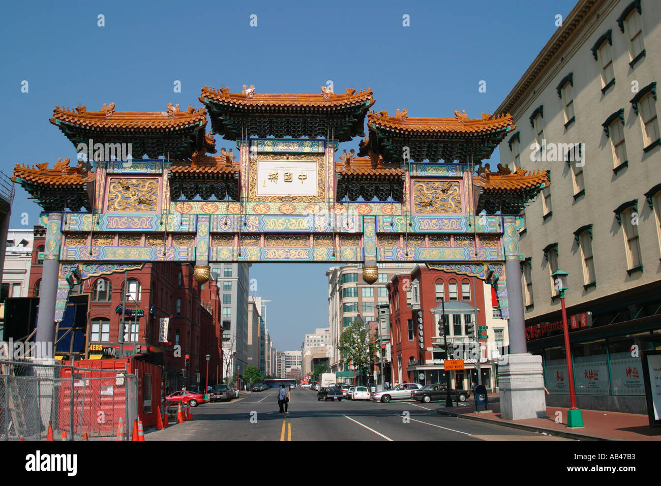 Chinatown friendship arch hi-res stock photography and images - Alamy