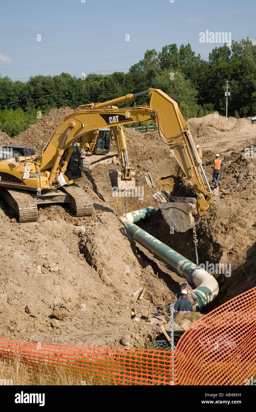 Grand Rapids Michigan Workers build a natural gas pipeline for DTE ...