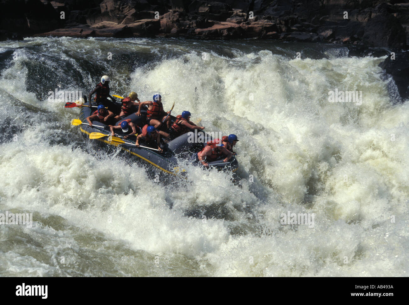 Rafting auf dem Sambesi bei Victoria Falls Simbabwe Rafting on the ...