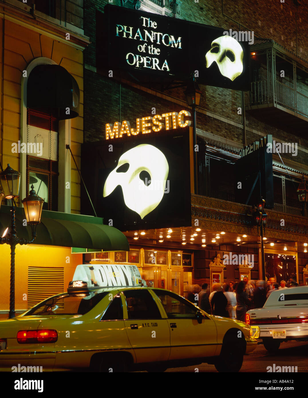 Broadway theater hi-res stock photography and images - Alamy