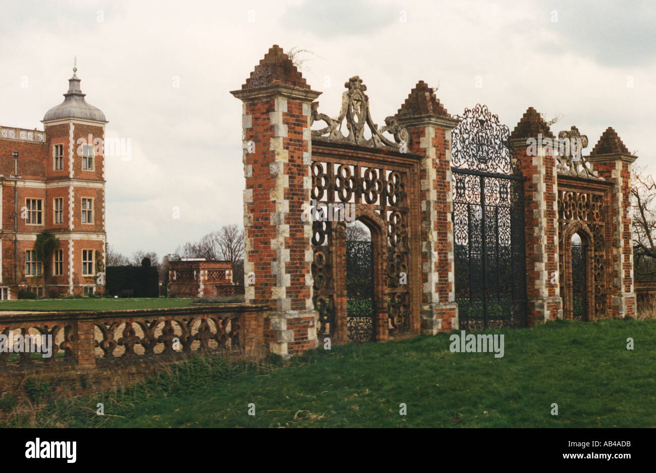 Hatfield House Gates Stock Photo - Alamy