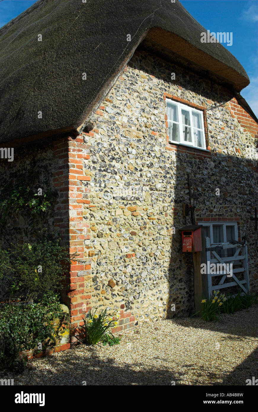 Thatched flint stone cottage Berkshire England Stock Photo - Alamy