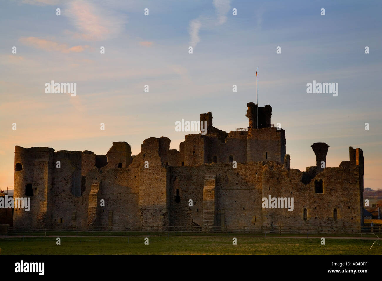12th century castle northern hi-res stock photography and images - Alamy