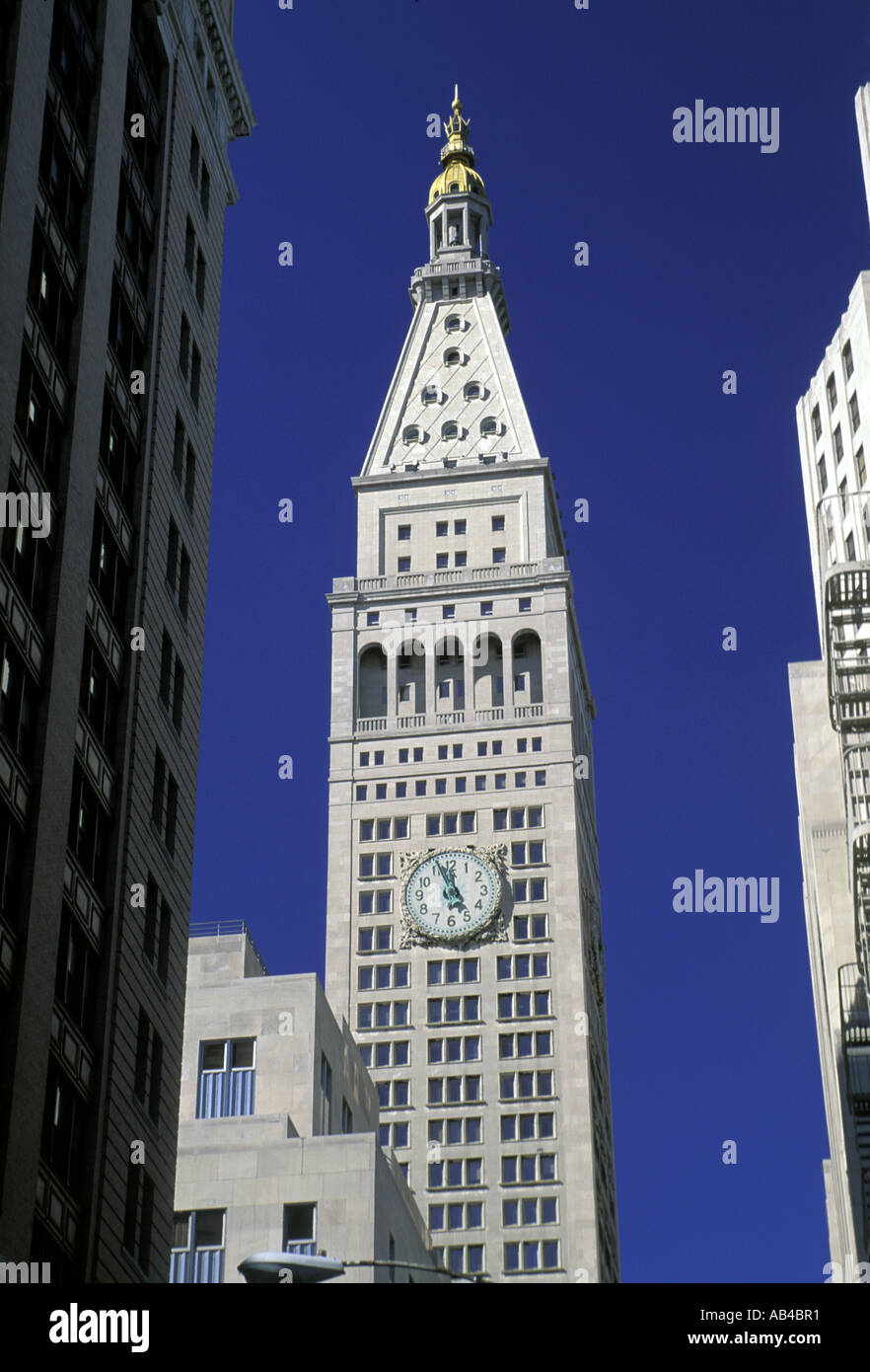Clock Clock on Building Met Life Building Stock Photo - Alamy