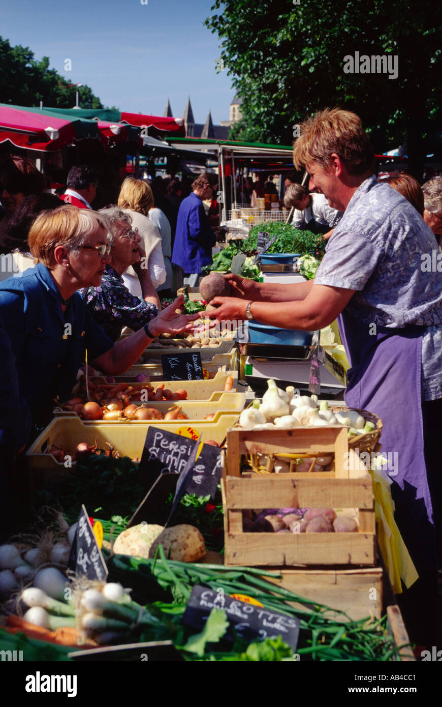 French market stalls on hi-res stock photography and images - Alamy