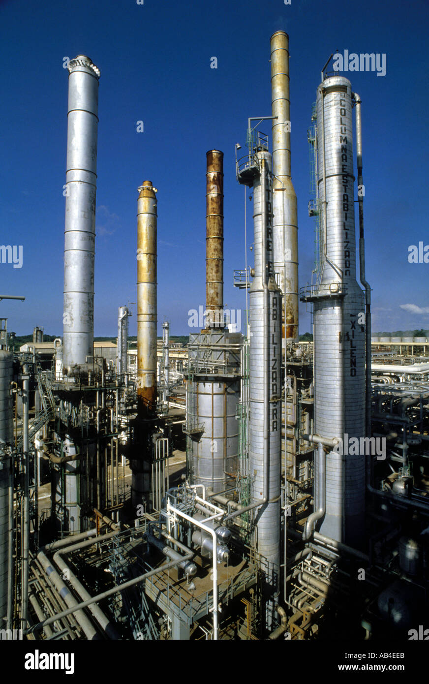 Oil refinery of the Mexican state run oil company Pemex in ...