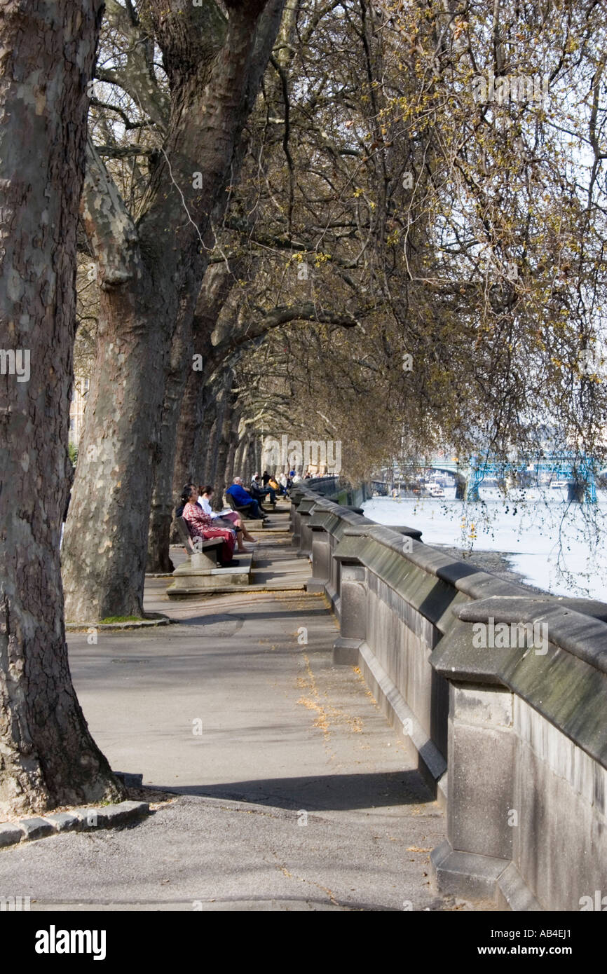Riverside promenade thames hi-res stock photography and images - Alamy