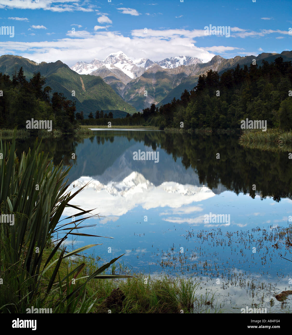 Reflections of Mount Cook Aoraki in Lake Matheson, New Zealand Stock ...