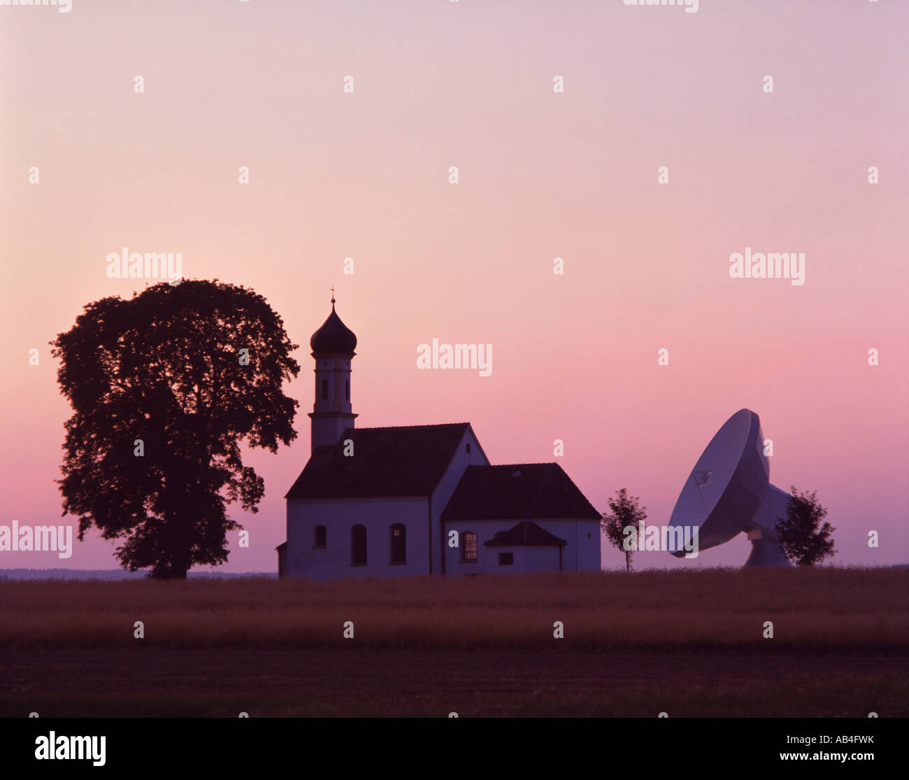 Satelite silhouette hi-res stock photography and images - Alamy