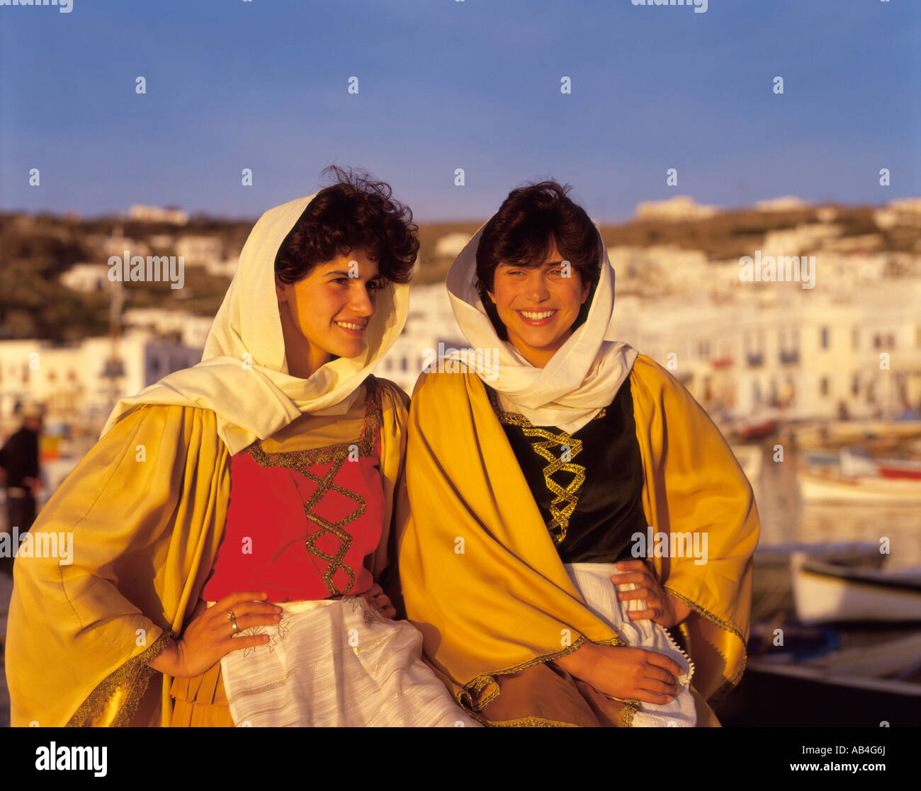 Traditional greek folk costumes hi-res stock photography and images - Alamy