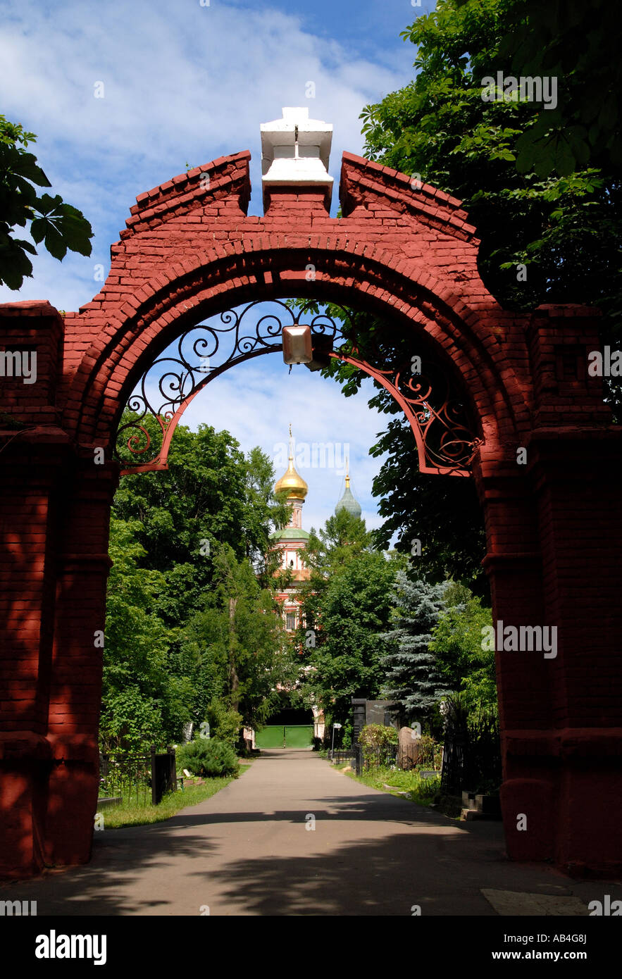 Novodevichy convent novodevichy cemetery hi-res stock photography and ...