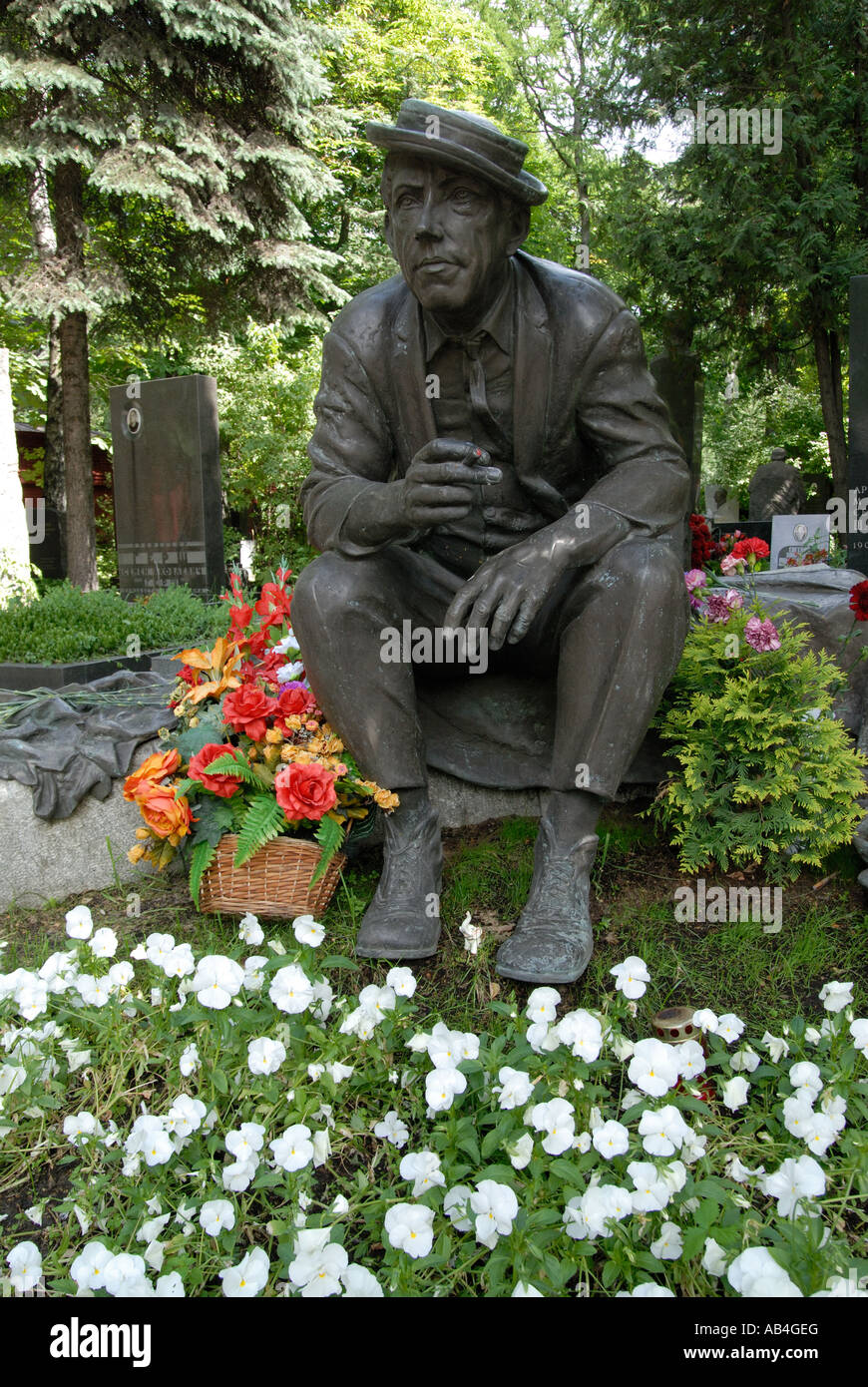 Grave of circus clown Yuri Nikulin, Novodevichy Cemetery, Moscow Stock ...