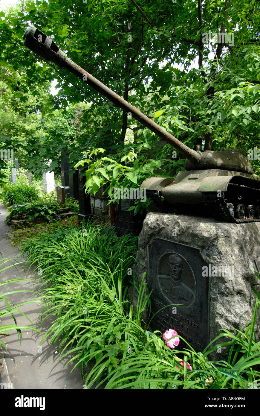 Tank sculpture on tombstone, Novodevichy Cemetery, Moscow Stock Photo ...