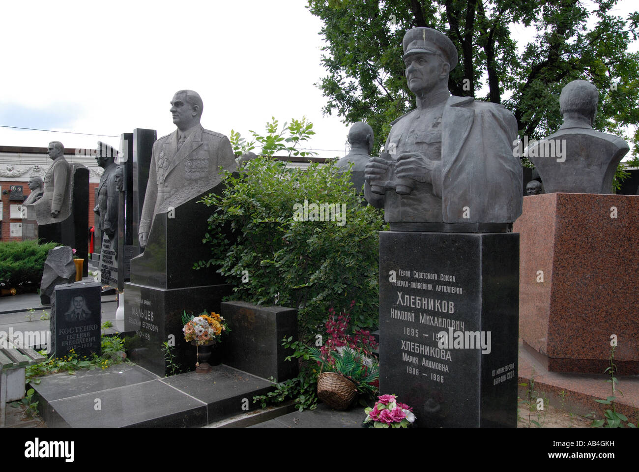 Moscow tombs graves hi-res stock photography and images - Alamy