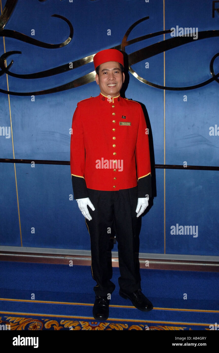 Buffet steward on the Queen Mary 2 berthed at the Brooklyn Cruise ...
