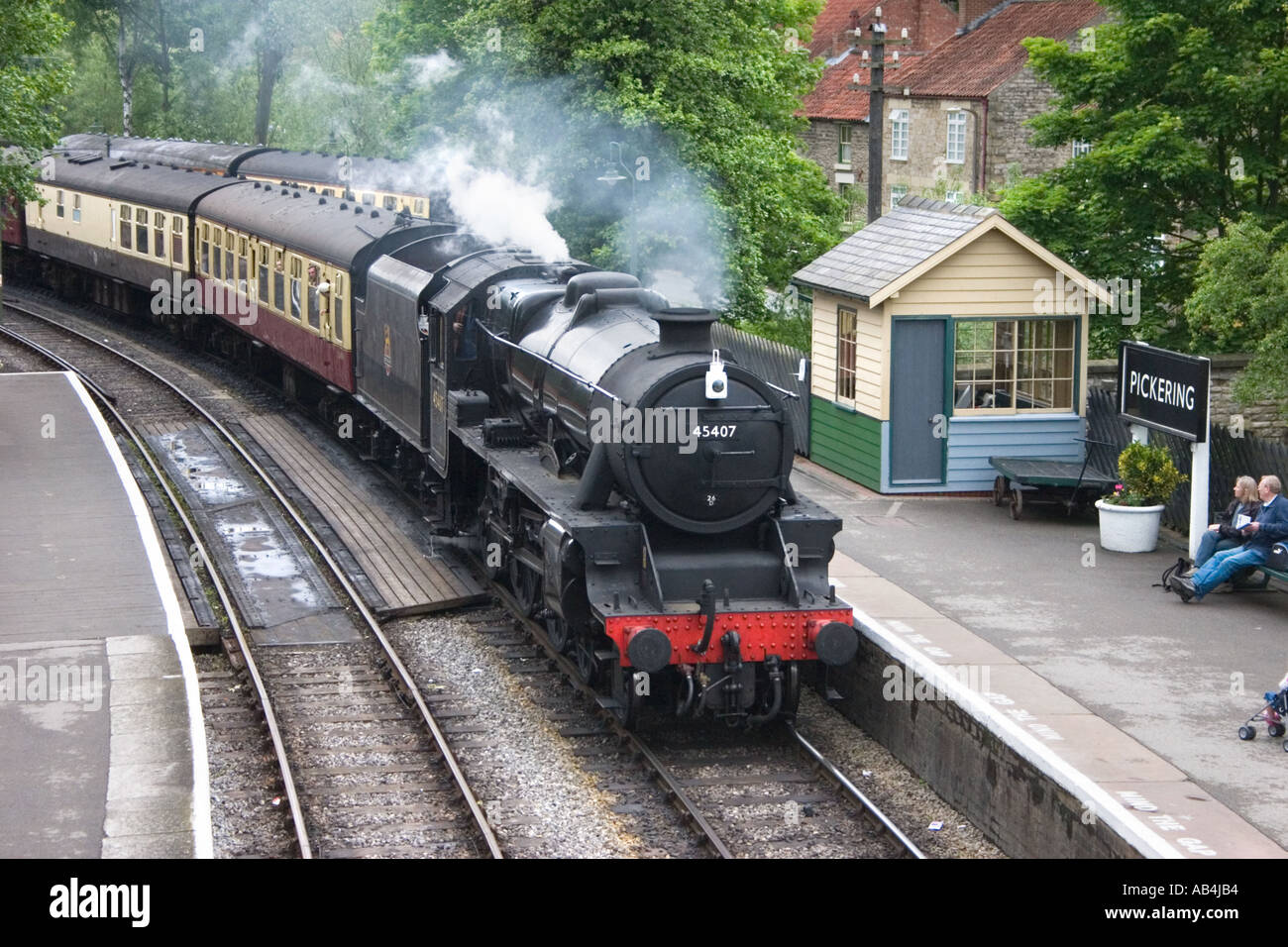 Steam Engine 45407 entering Pickering Yorkshire Station with a ...