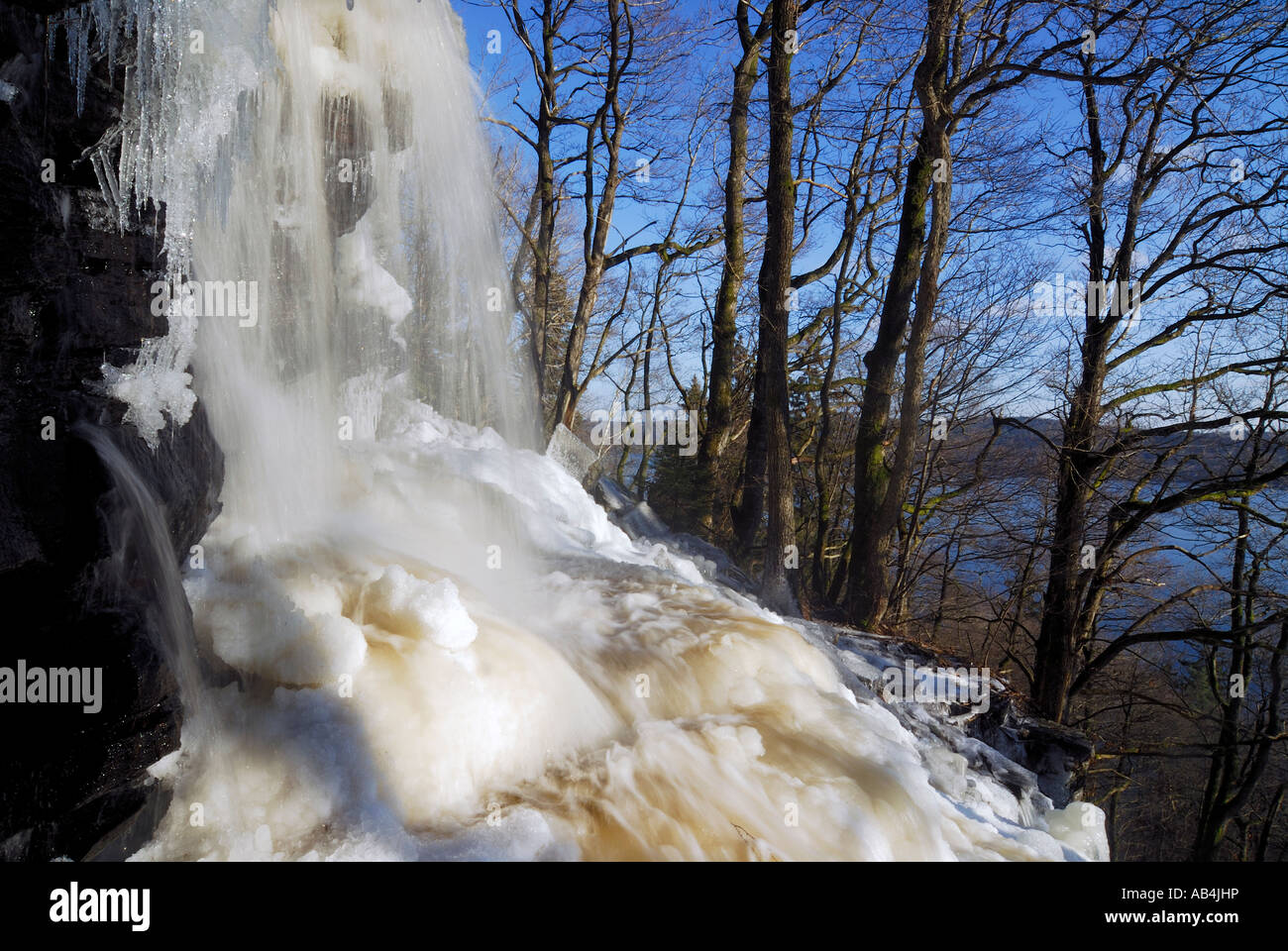 Scenic frozen waterfall hi-res stock photography and images - Alamy