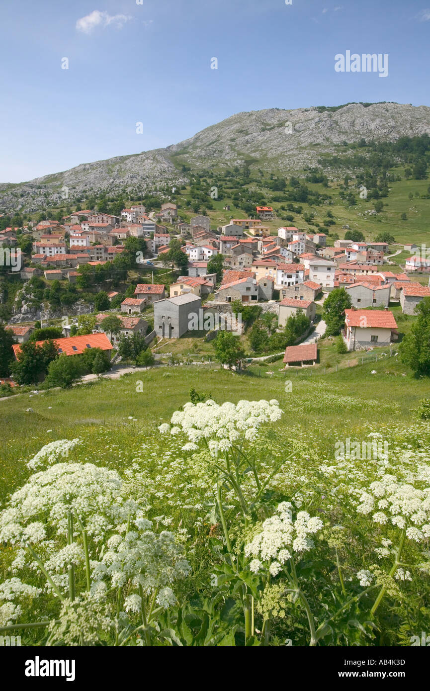 Village sotres hi-res stock photography and images - Alamy