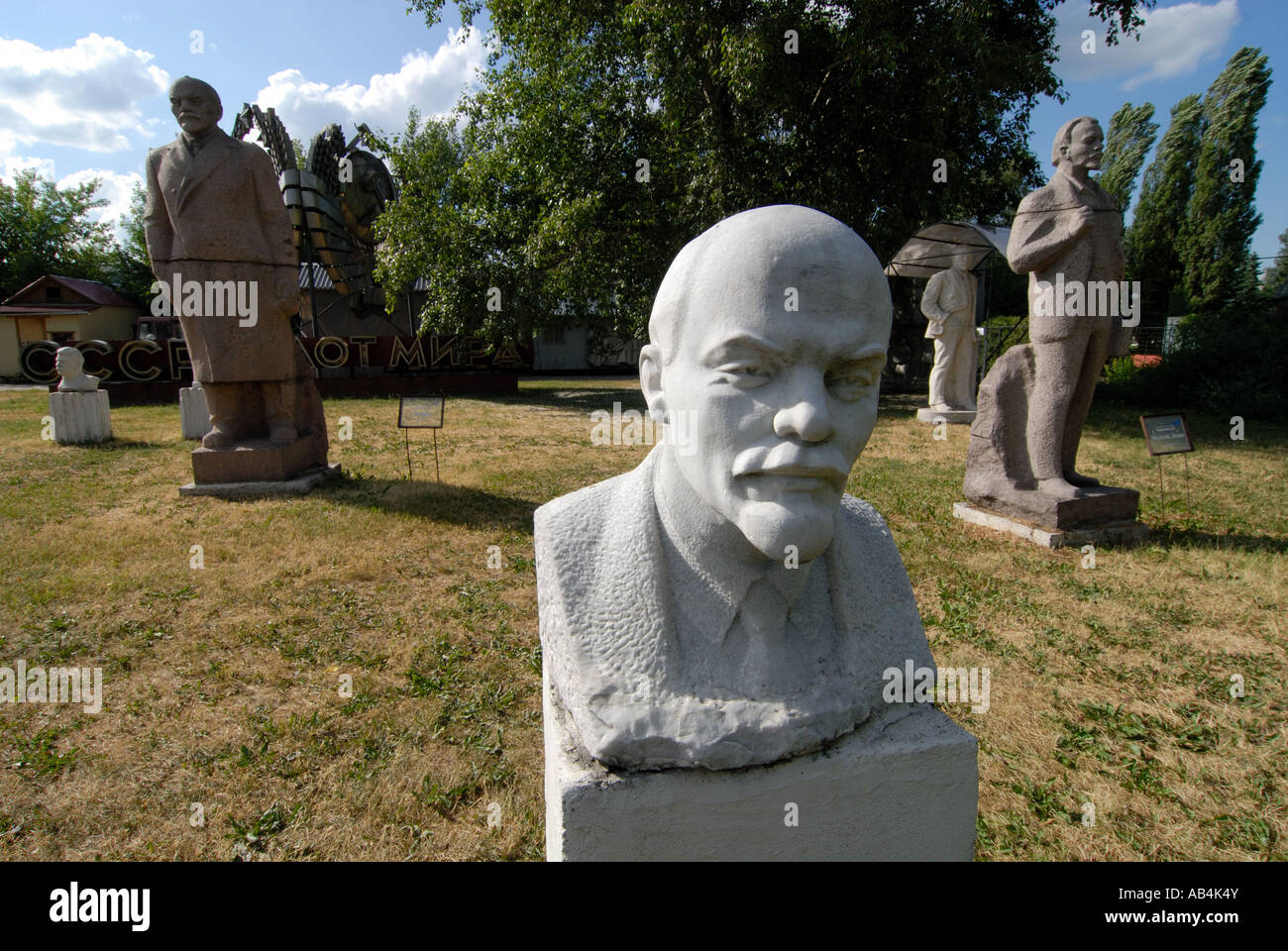 Bust, Statues of Lenin in Muzeon Sculpture Park, Moscow Stock Photo - Alamy