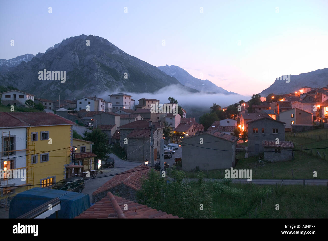 Village sotres hi-res stock photography and images - Alamy