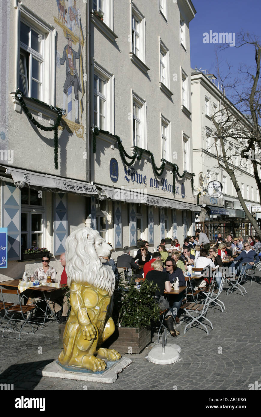 Traditional Bavarian restaurant in the Munich city centre Stock Photo ...