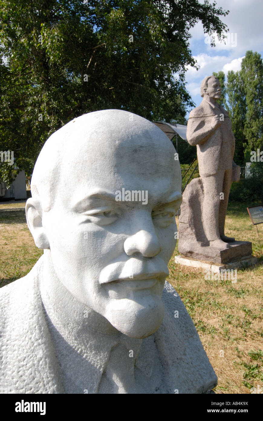 Bust of Lenin in Muzeon Sculpture Park, Moscow Stock Photo - Alamy
