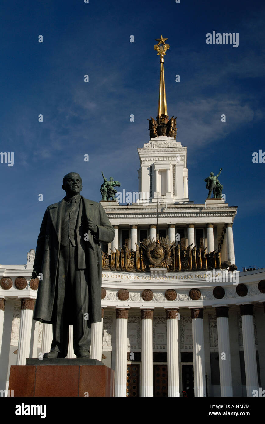 Statue of Lenin, All Russia Exhibition Centre, Moscow Stock Photo - Alamy