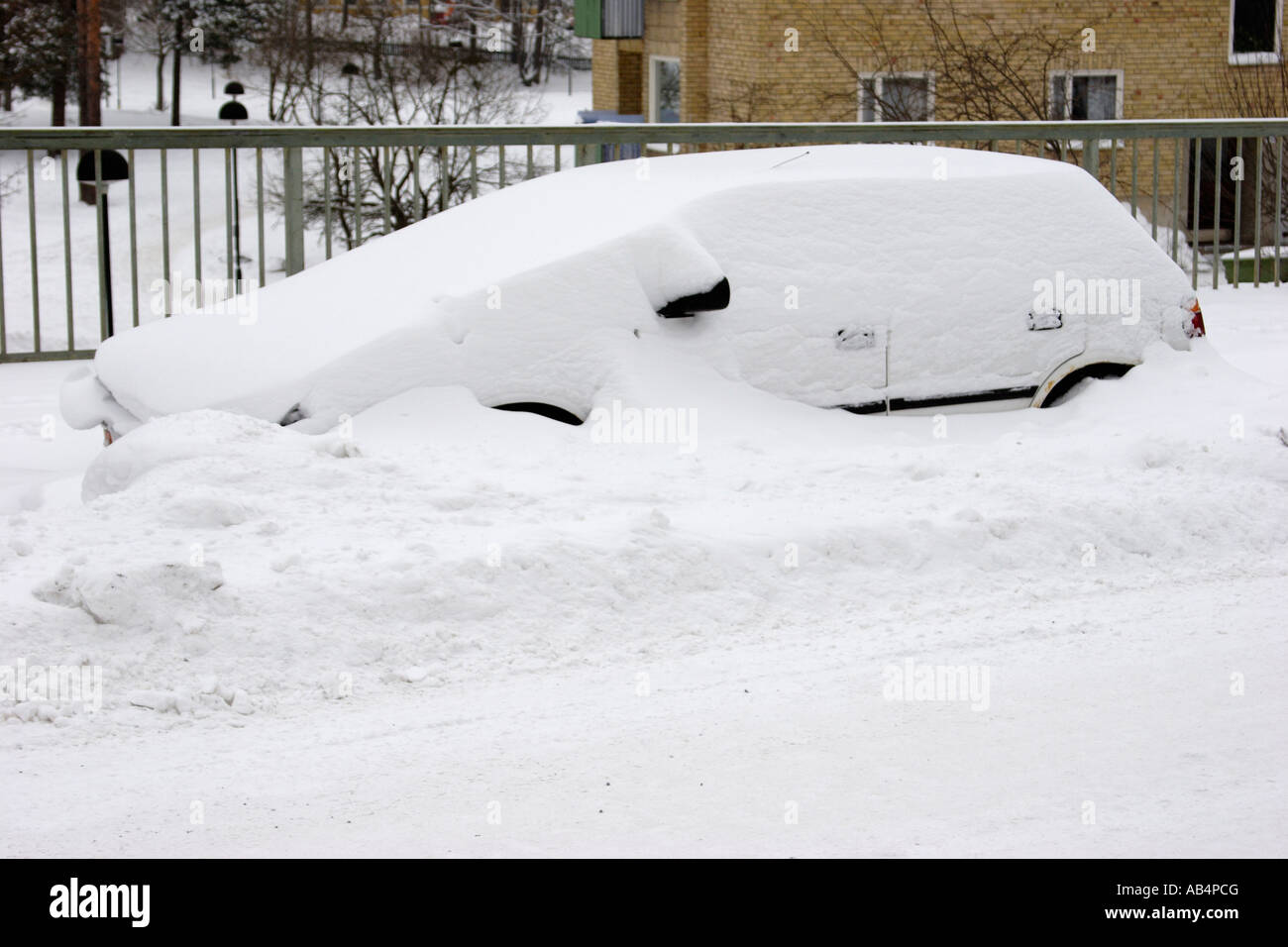 Car stuck in snow Stock Photo - Alamy
