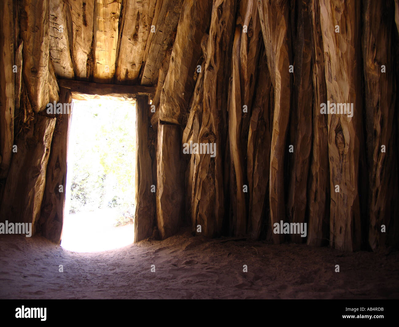 Traditional navajo hogan hi-res stock photography and images - Alamy