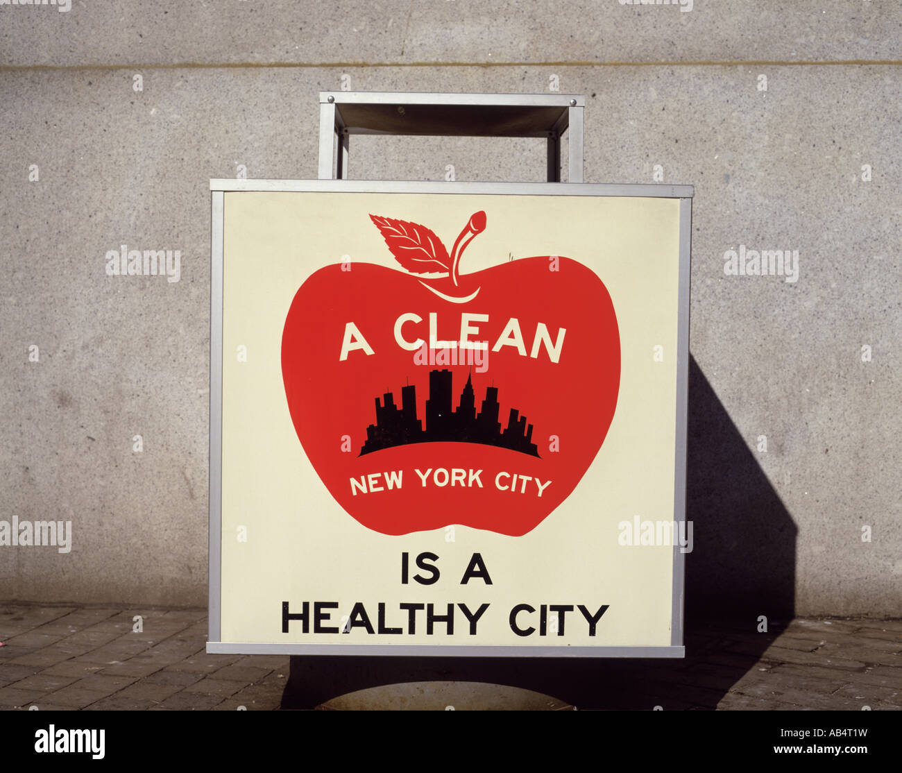 New York, Rubbish Bin Sign Stock Photo - Alamy
