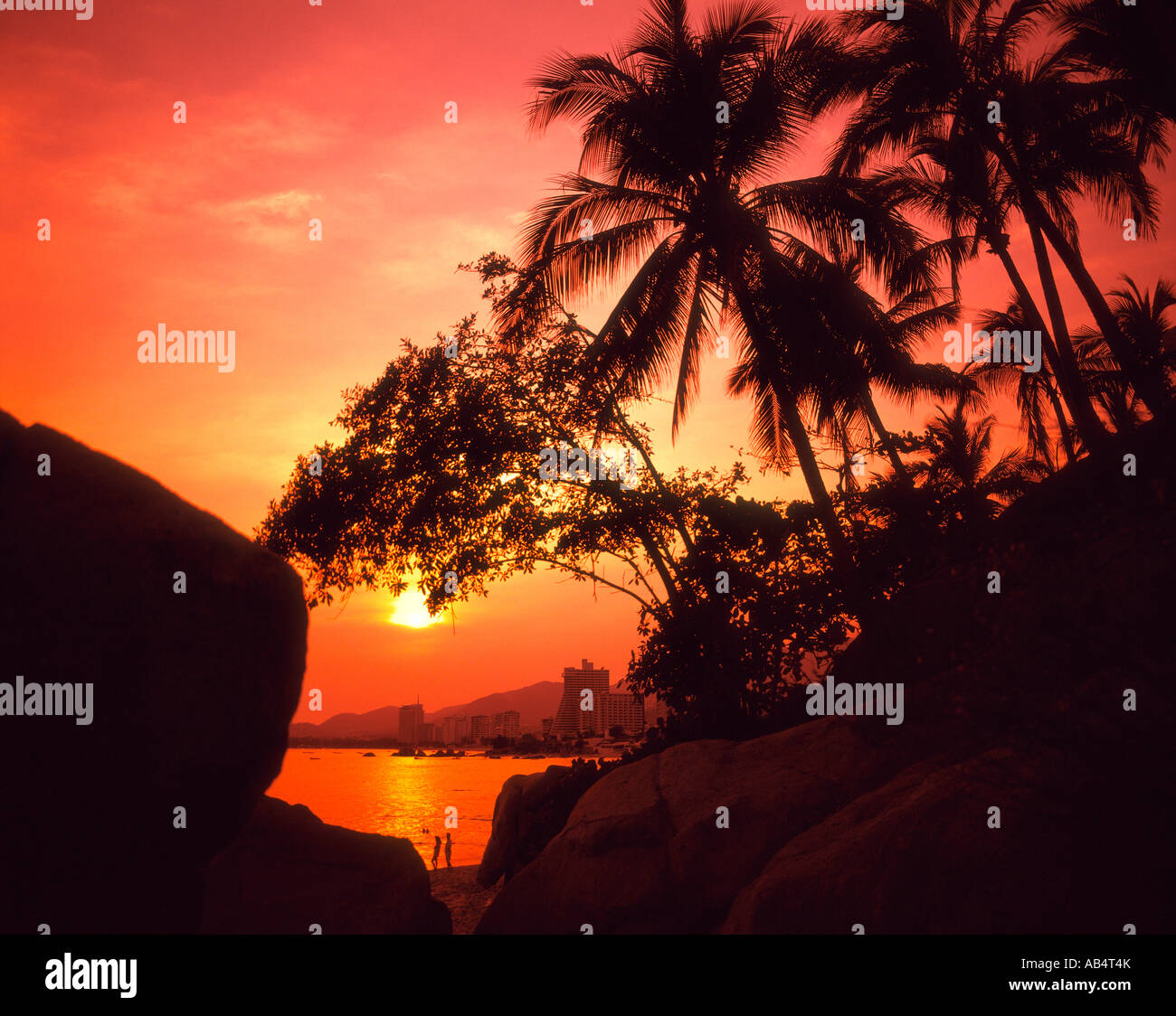 Acapulco sunsets hi-res stock photography and images - Alamy