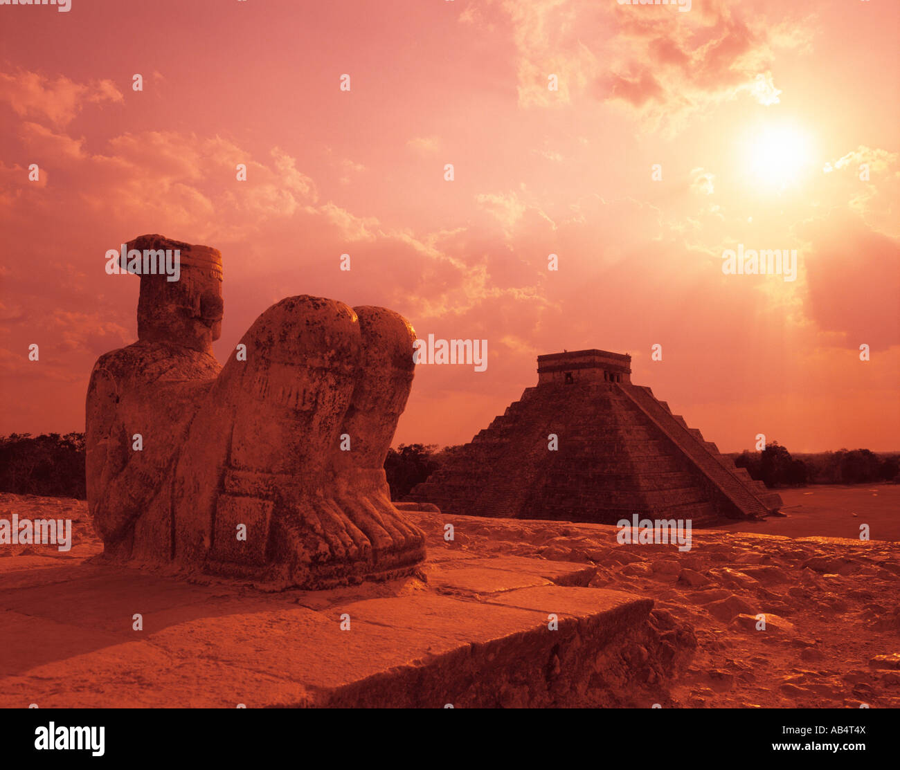 Chichen Itza, Chac Mool & Castle Of Kukulcan Stock Photo - Alamy