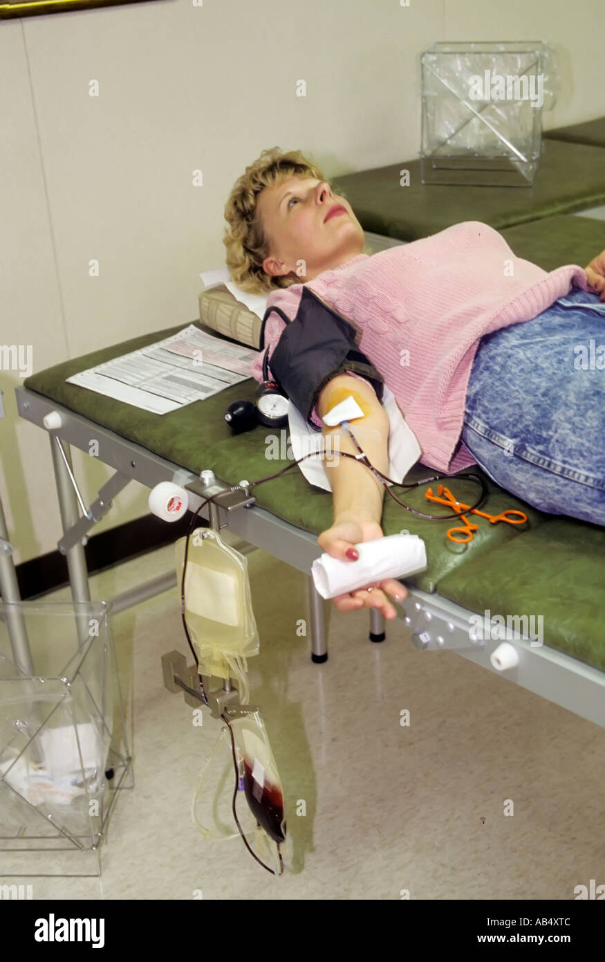 Volunteers donate blood to a red cross blood bank drive Stock Photo - Alamy
