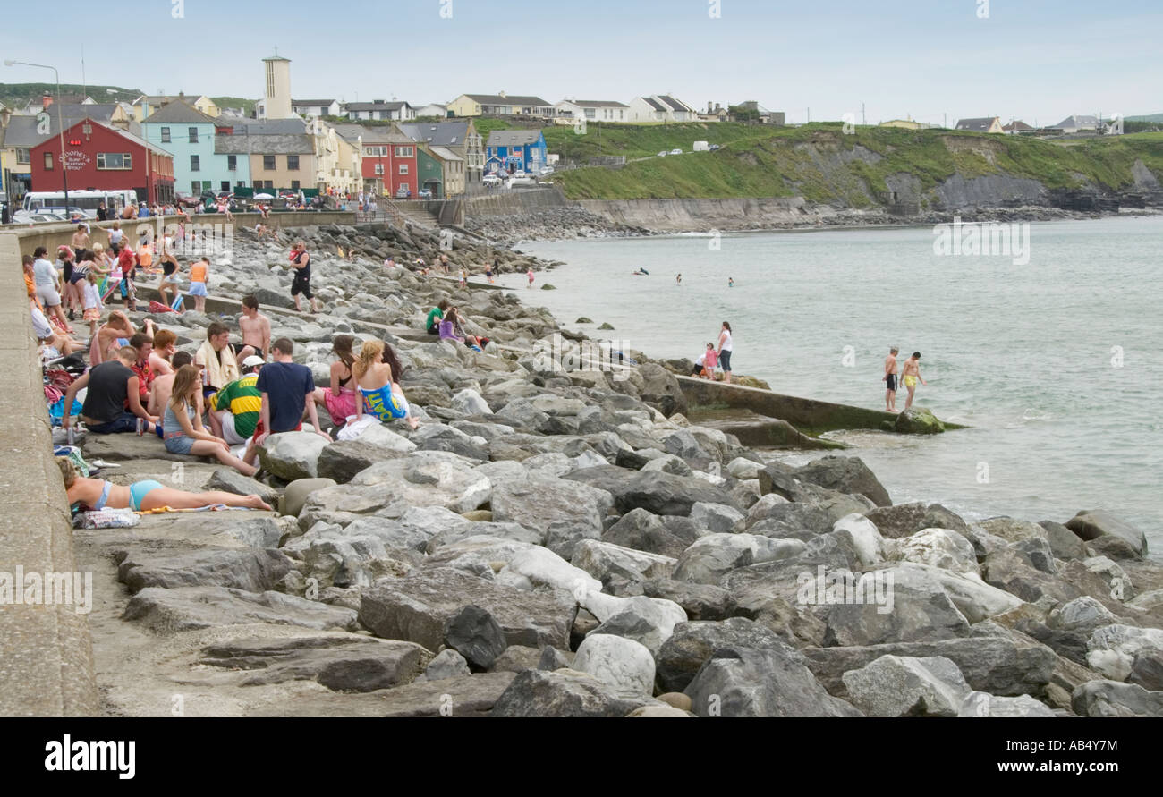 Ireland County Clare Lahinch beach strand breakwater Stock Photo - Alamy