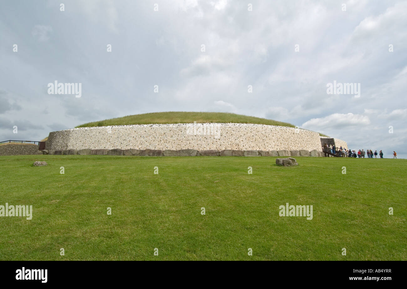 Mound grave newgrange ireland hi-res stock photography and images - Alamy