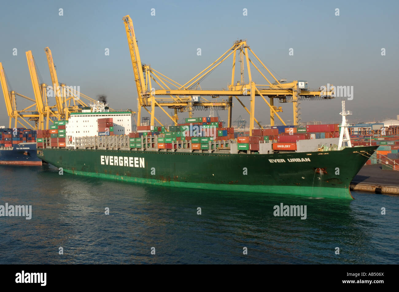 Evergreen container ship hi-res stock photography and images - Alamy