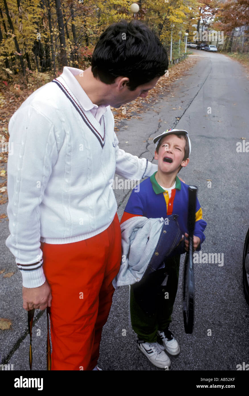 Father consoles his crying child Stock Photo - Alamy
