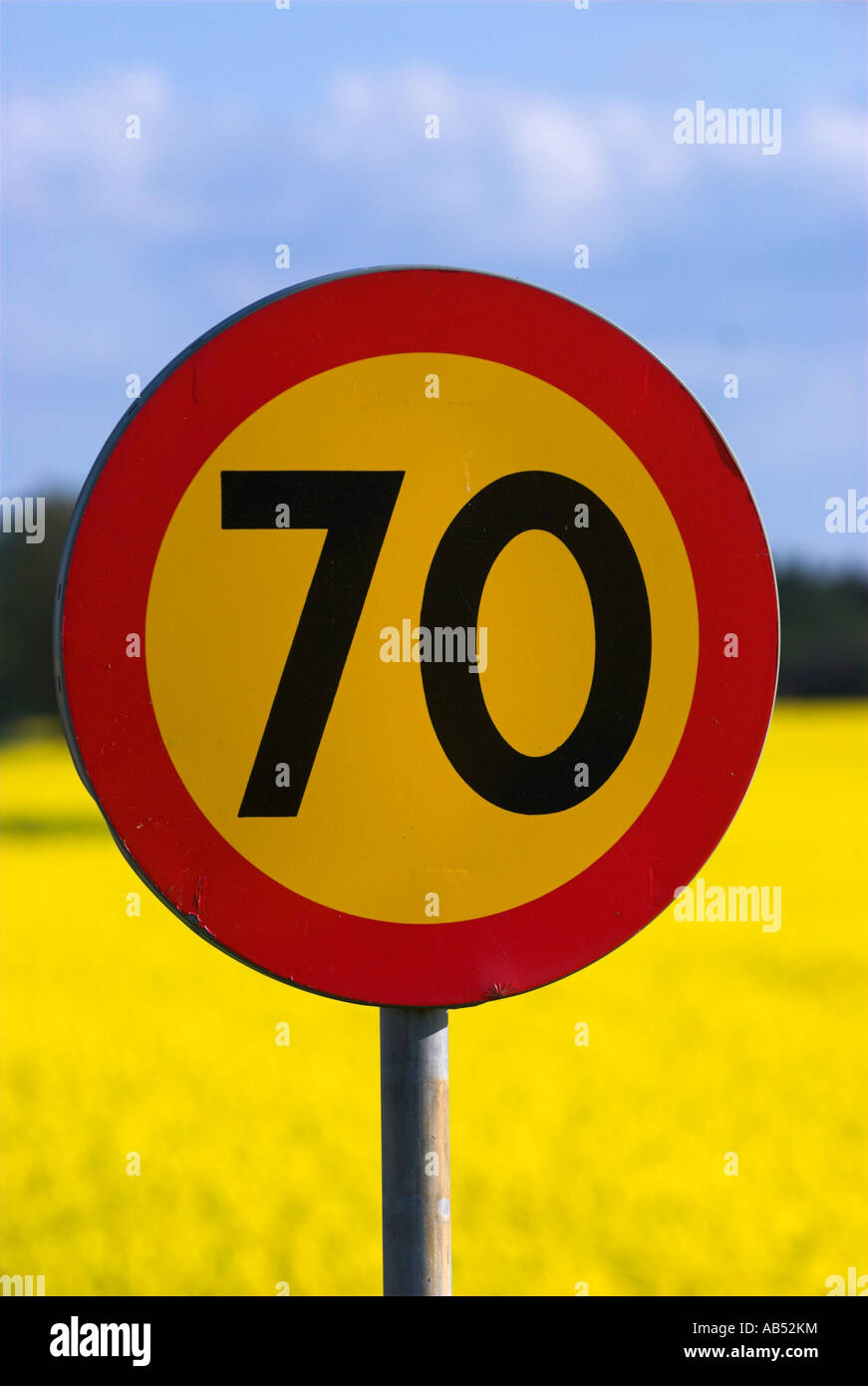 Road sign speed limiting 70 kmh Stock Photo - Alamy