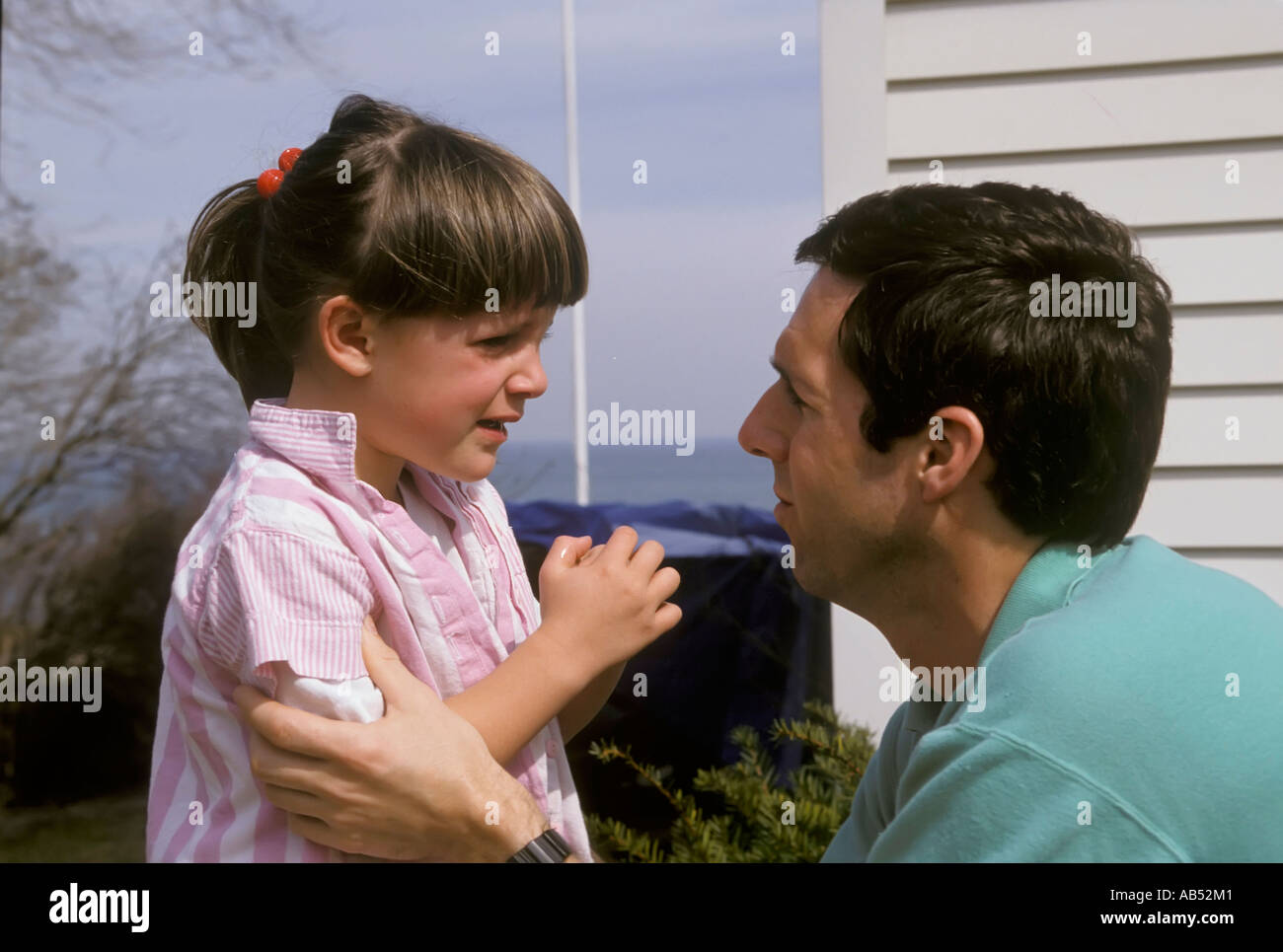 Father consoles his crying child Stock Photo - Alamy