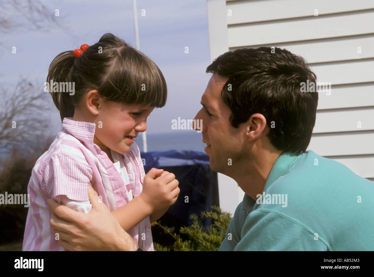 Father consoles his crying child Stock Photo - Alamy