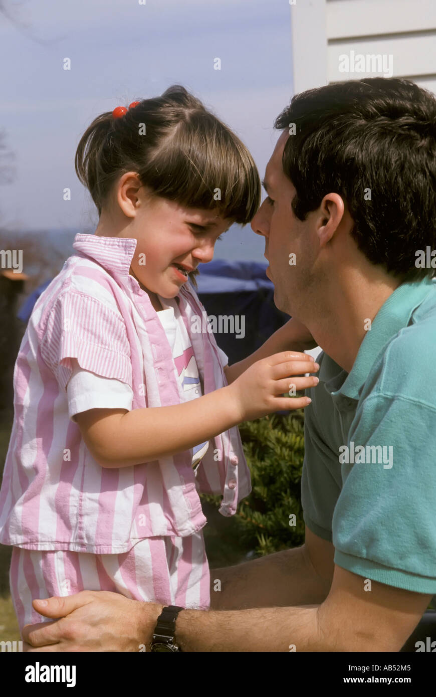 Father consoles his crying child Stock Photo - Alamy