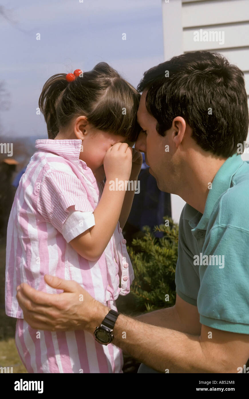 Father consoles his crying child Stock Photo - Alamy