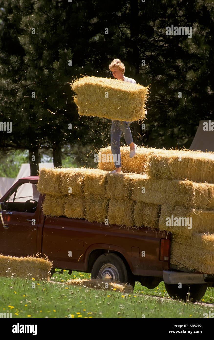 Farmer girl hay hi-res stock photography and images - Alamy