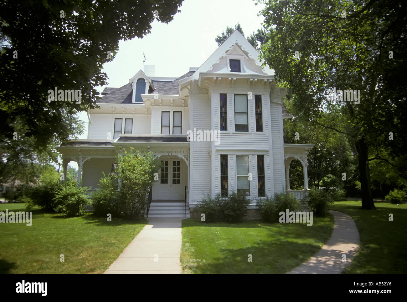 President Harry S Truman Presidential Museum and grave site in ...