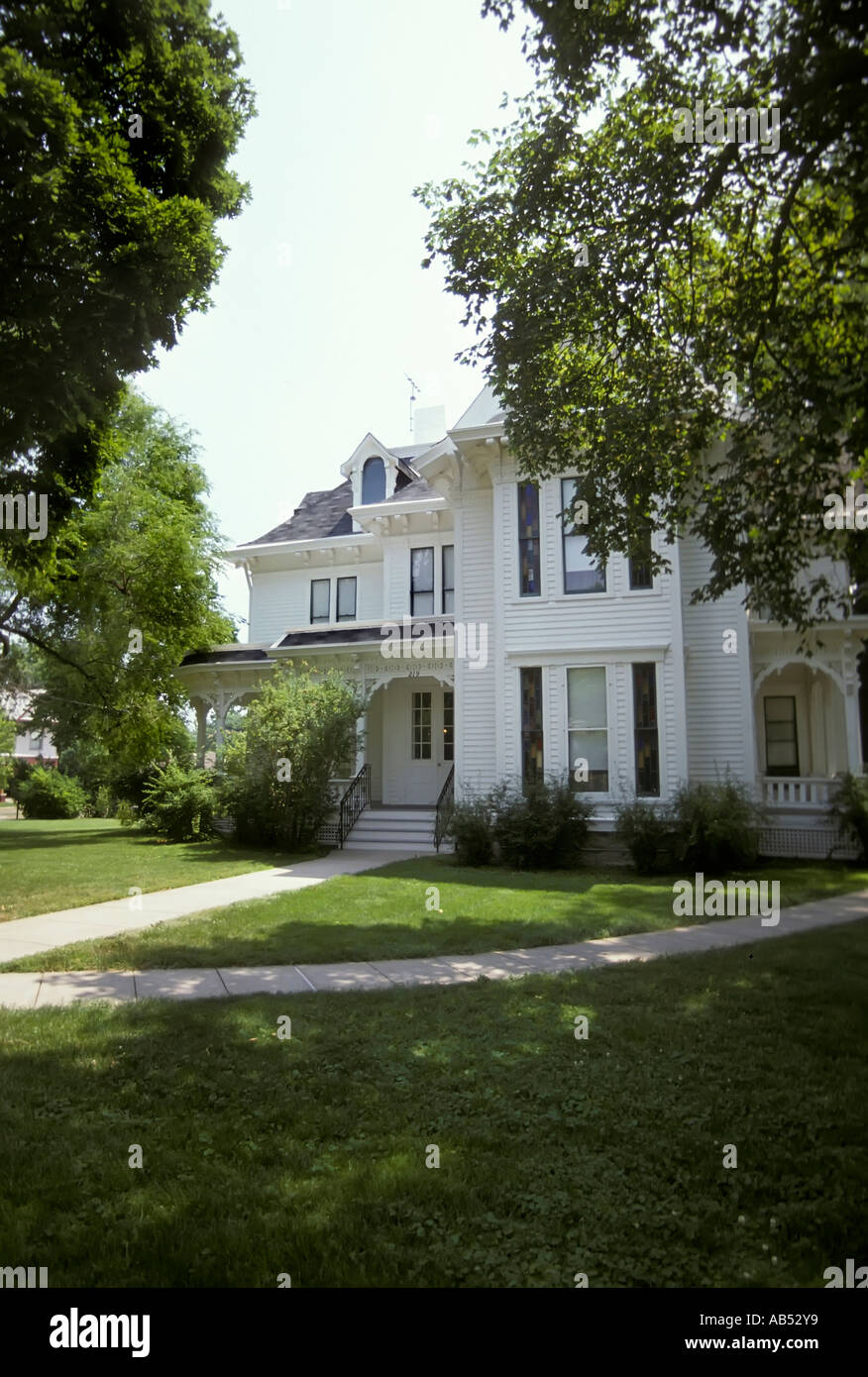 President Harry S Truman Presidential Museum and grave site in ...