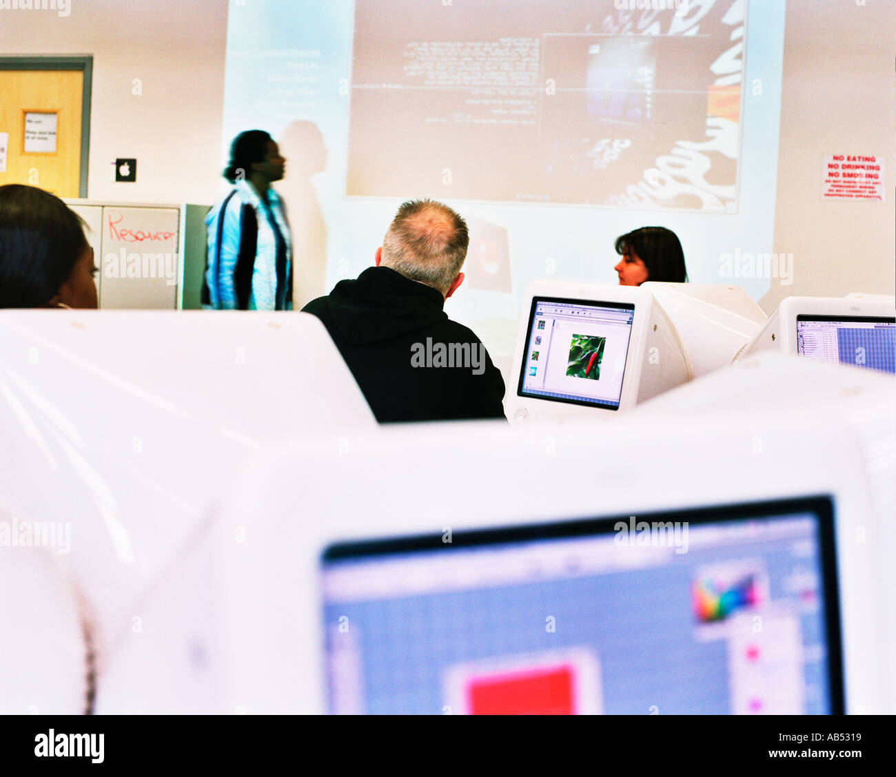 technical college students learning computer class Stock Photo - Alamy