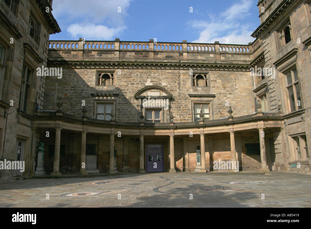 Nottinghamshire castles hi-res stock photography and images - Alamy