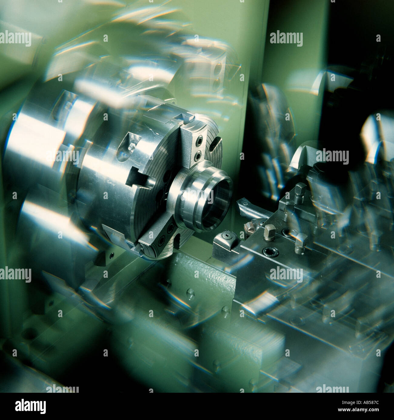 Centre lathe hi-res stock photography and images - Alamy